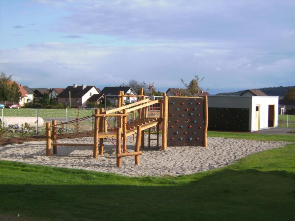 REFERENZEN | Stausberg diverse Spielgeräte Robinie