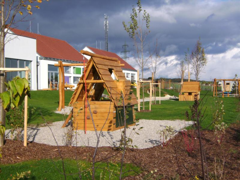 REFERENZEN | Stausberg diverse Spielgeräte Robinie