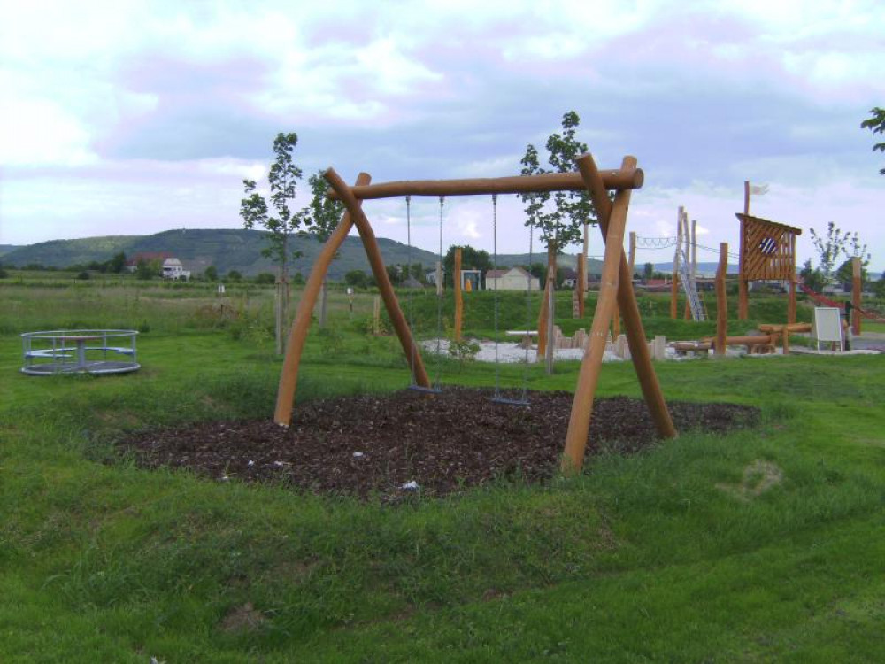 REFERENZEN | Langenlois, Spielplatz Lange Sonne