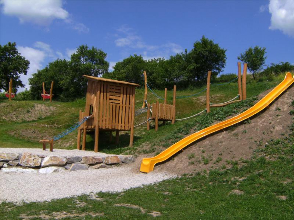 REFERENZEN | Stratzing, Spielplatz Friedhofweg